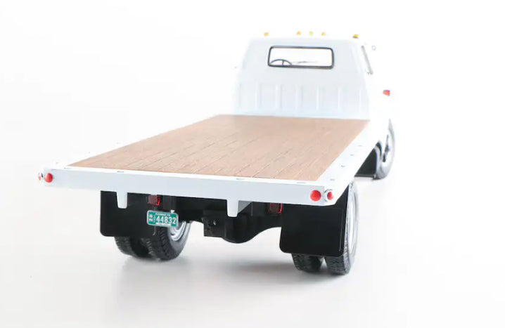 Highway61 ‘75 Chevrolet Heavy-Duty Flatbed 1:16. – diecastcars1